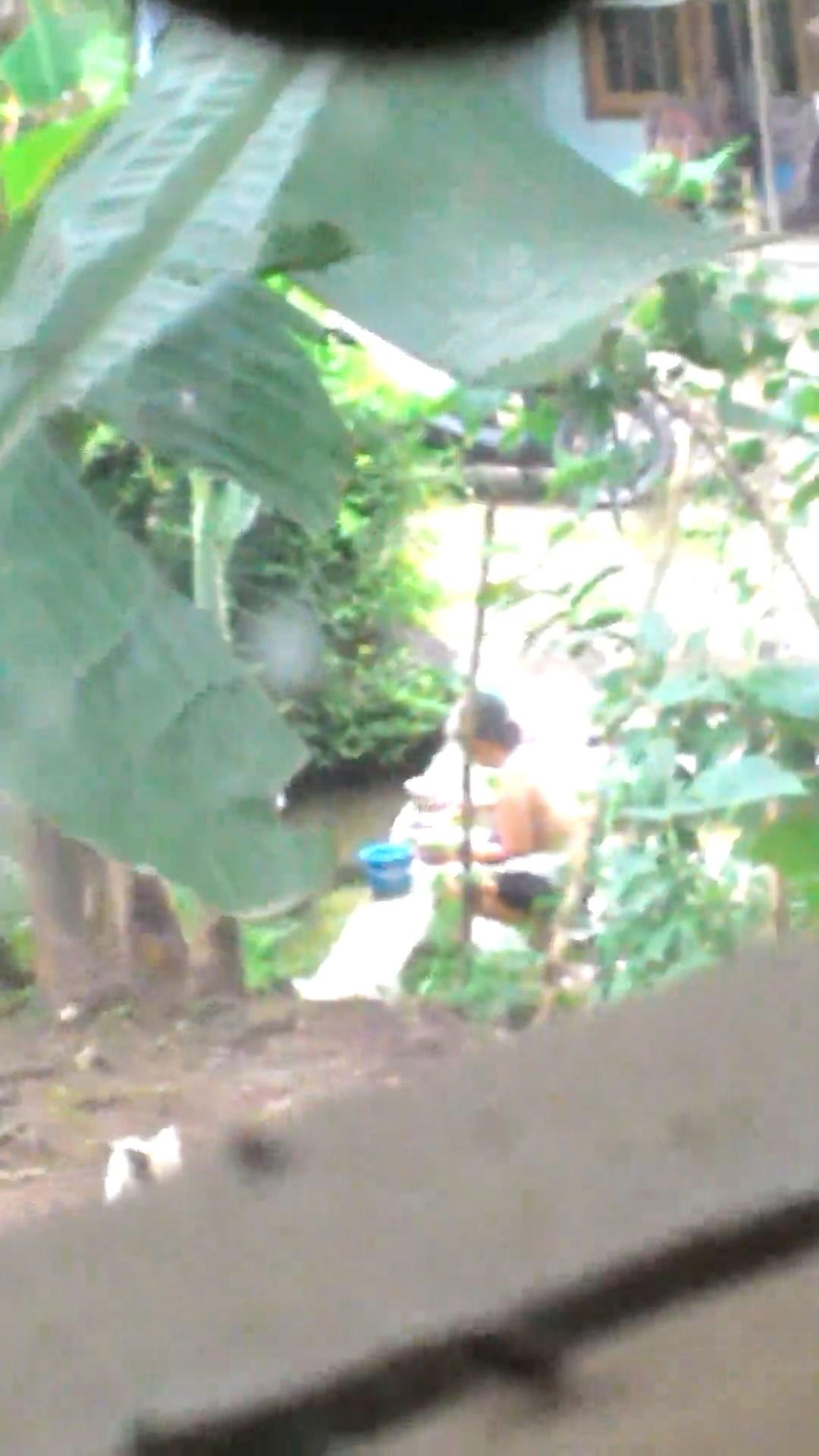 Mbak Mandi Outdoor - Bacol - Kumpulan video bacol twitter viral indo terbaru