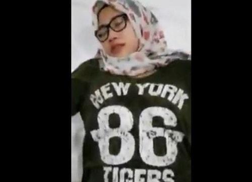 Siska Jilbab Fenomenal Dari Newyork - IndoColmek - Nonton Video Live Colmek Indo Terbaru